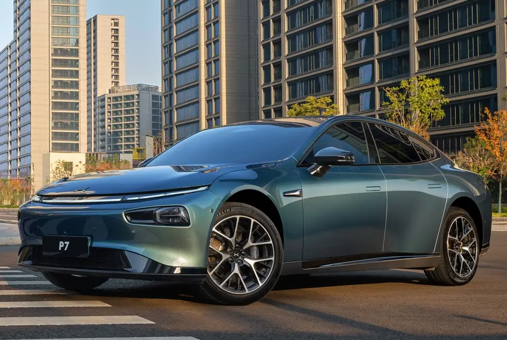 Tesla Model S vs XPeng P7: Expert Comparison of Features, Performance ...